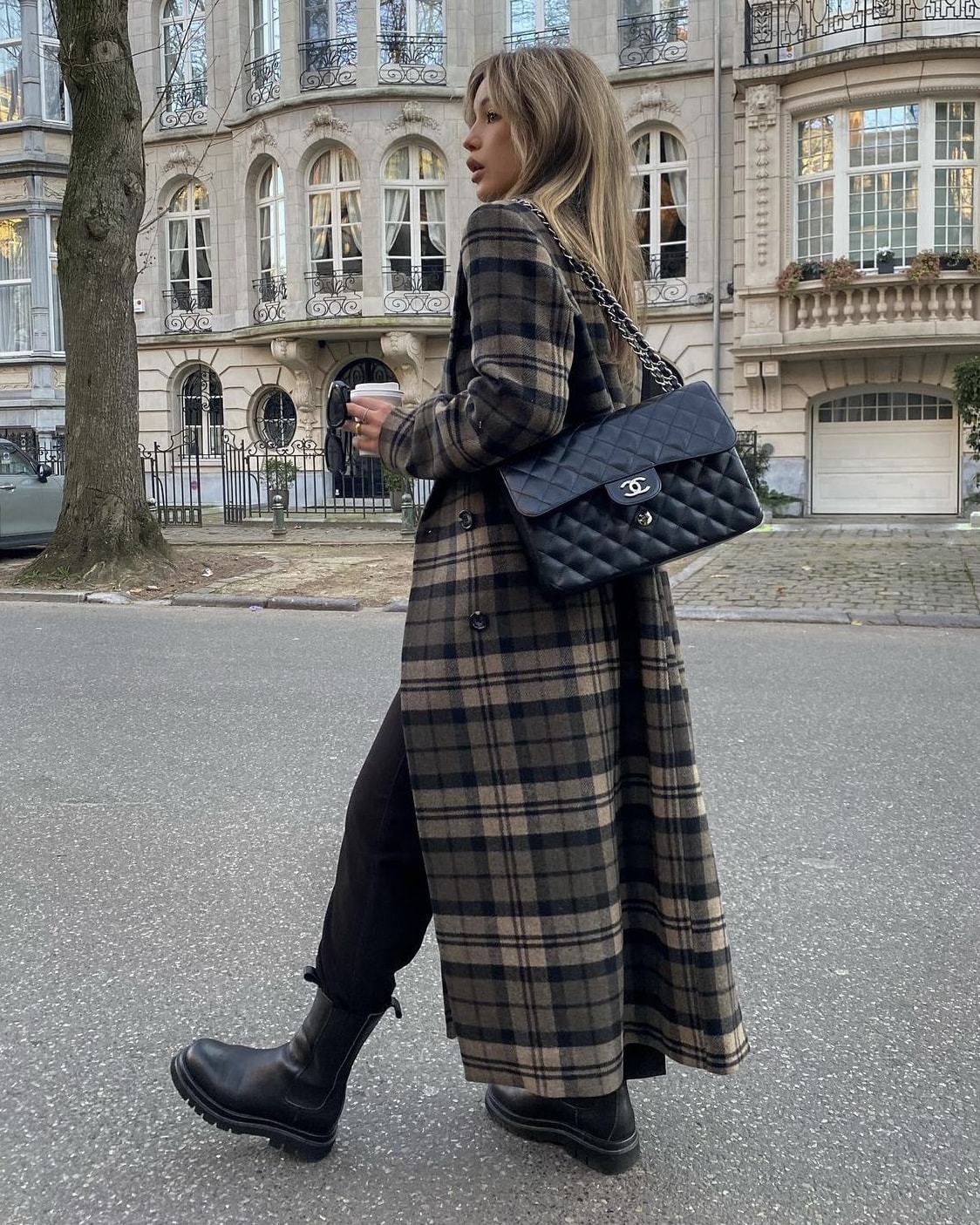 How To Style An Oversized Flannel: Layer, Mix, Tied on Waist