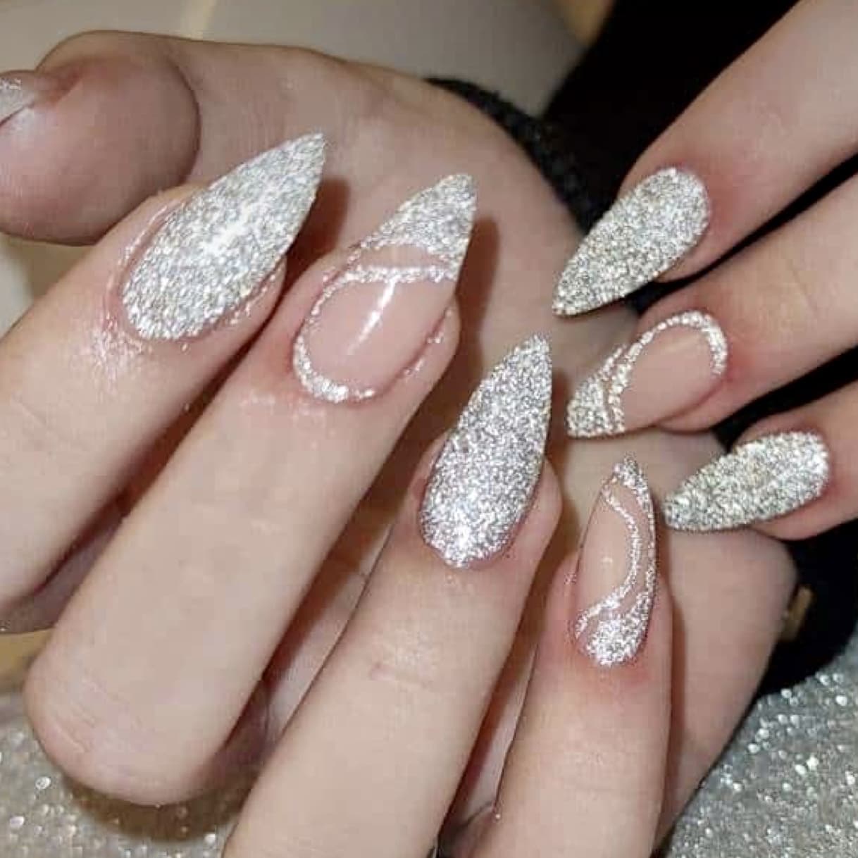 35+ Stunning White Christmas Nail Designs You'll Love - Purfect Sunday