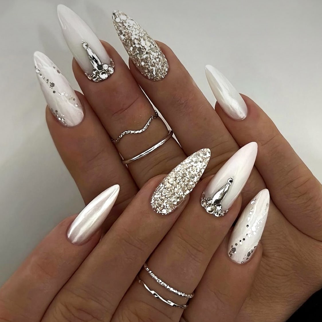 35+ Stunning White Christmas Nail Designs You'll Love - Purfect Sunday
